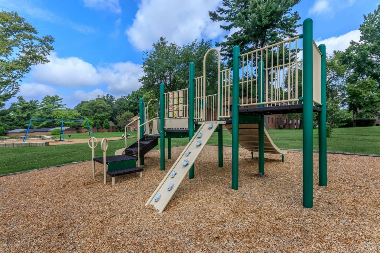 Photos of Apartments & Amenities | Drexelbrook Apartments